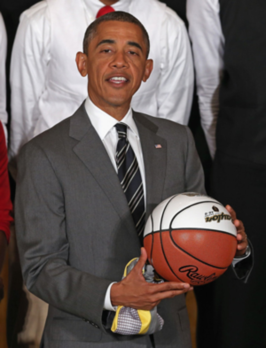 Court Vision: Barack Obama, Scottie Pippen hoop it up on Election Day ...