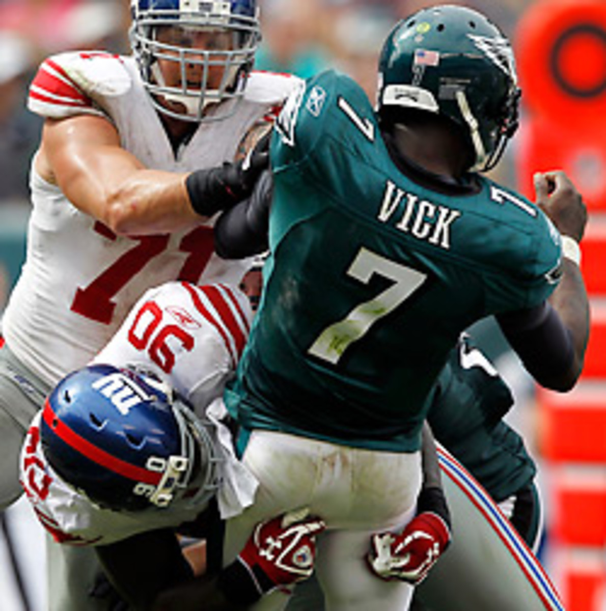 Michael Vick exits game vs. Giants with broken right hand - Sports ...