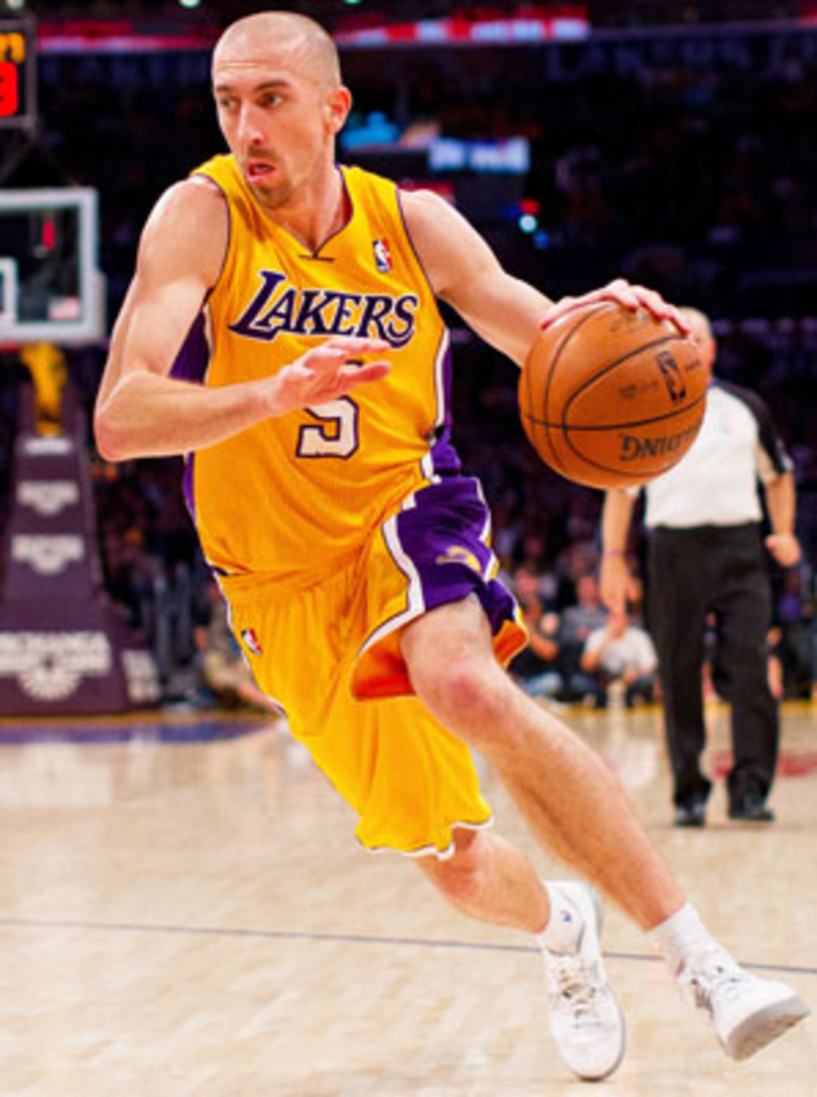 Lakers' Blake out Tuesday with abdominal strain - Sports Illustrated