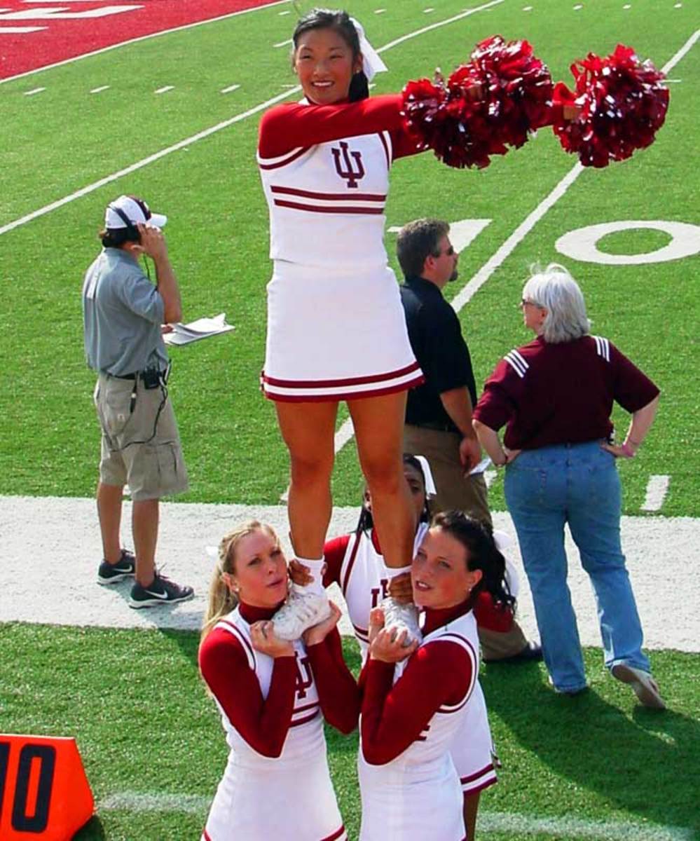 Cheerleader of the Week - Sports Illustrated