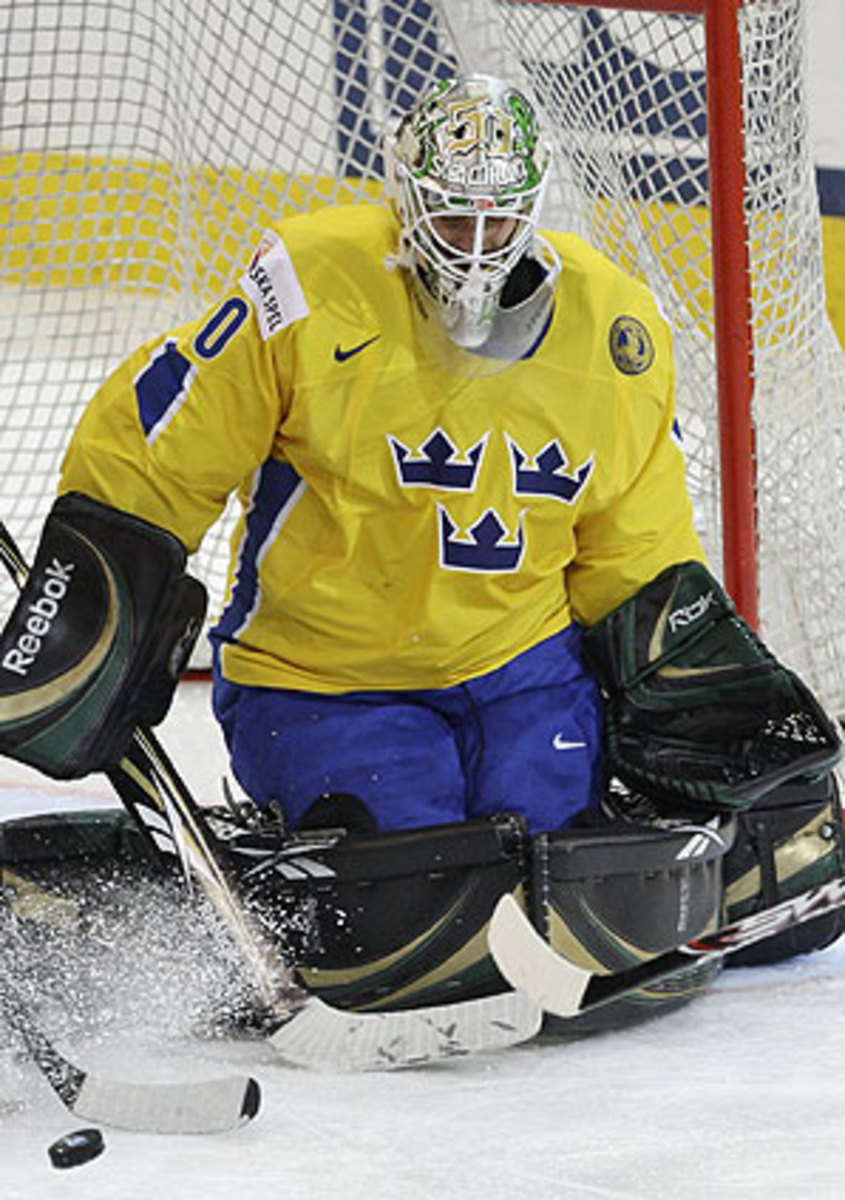 Maple Leafs sign monster goalie Gustavsson - Sports Illustrated