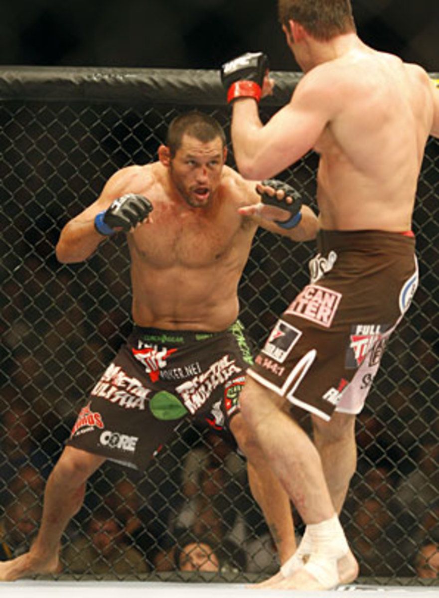 Ben Fowlkes: Henderson battles Feijao, Father Time in Strikeforce title ...