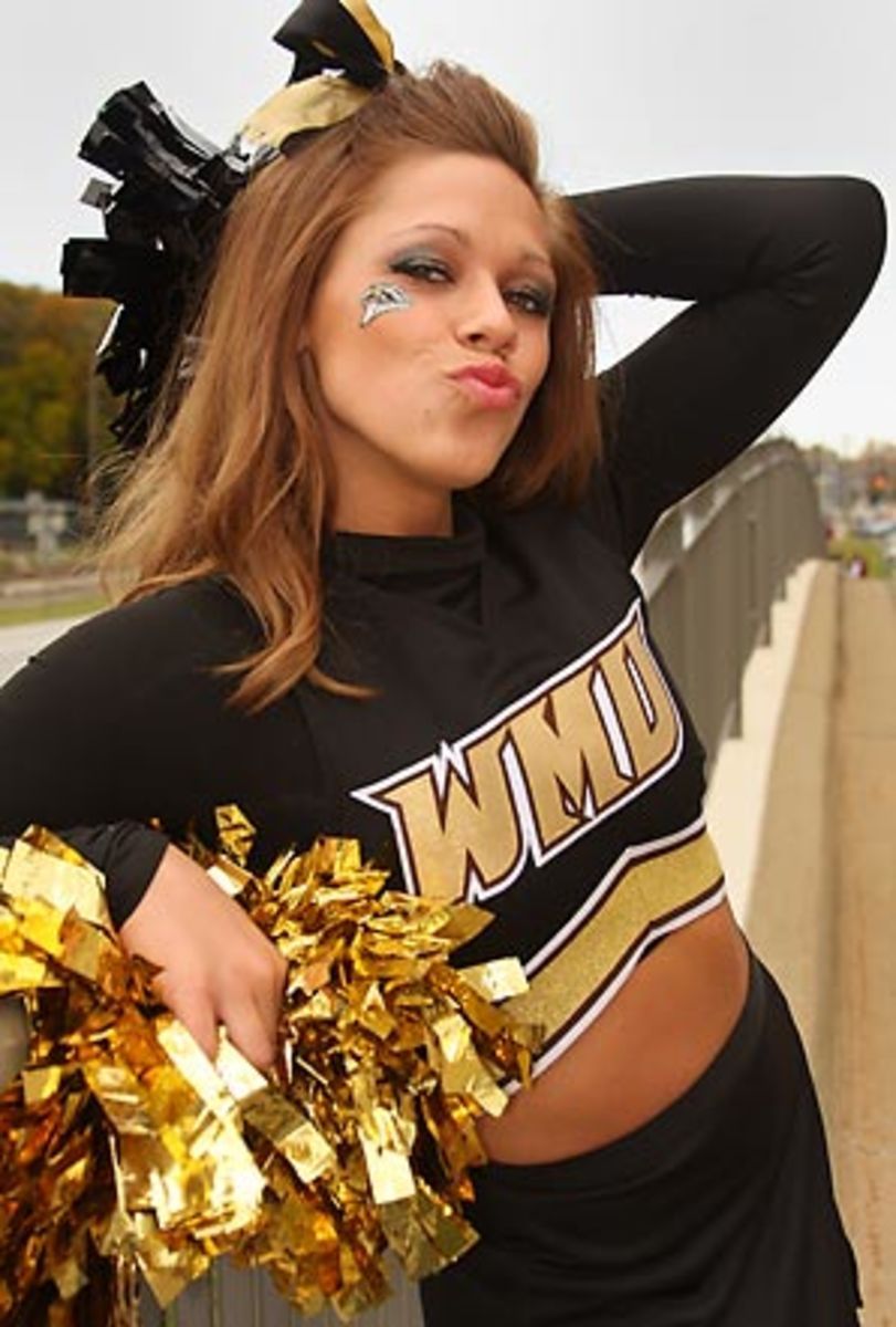 Cheerleader of the Week: Kylee Ann Crawford (Western Michigan) - Sports ...
