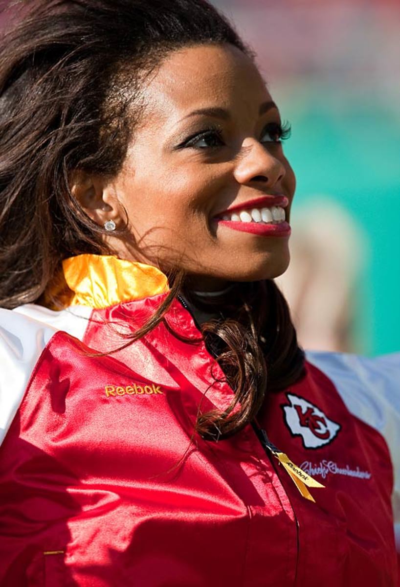 NFL Cheerleaders: Week 15 - Sports Illustrated