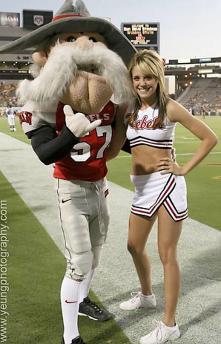 Cheerleader of the Week: Lindsay (UNLV) - Sports Illustrated