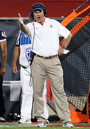 Andy Staples: Rich Rodriguez, Arizona face tall task at Oregon; more ...