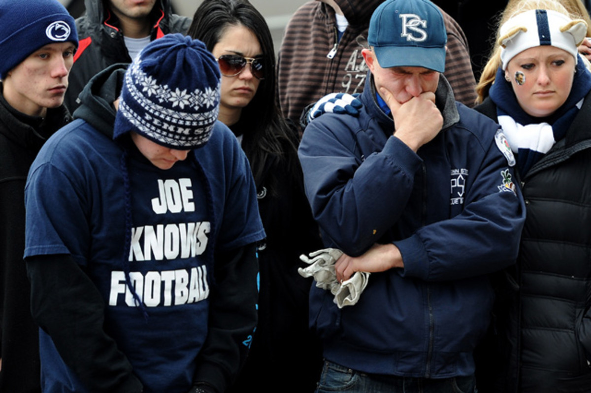 Penn State Reacts To Paterno's Death - Sports Illustrated