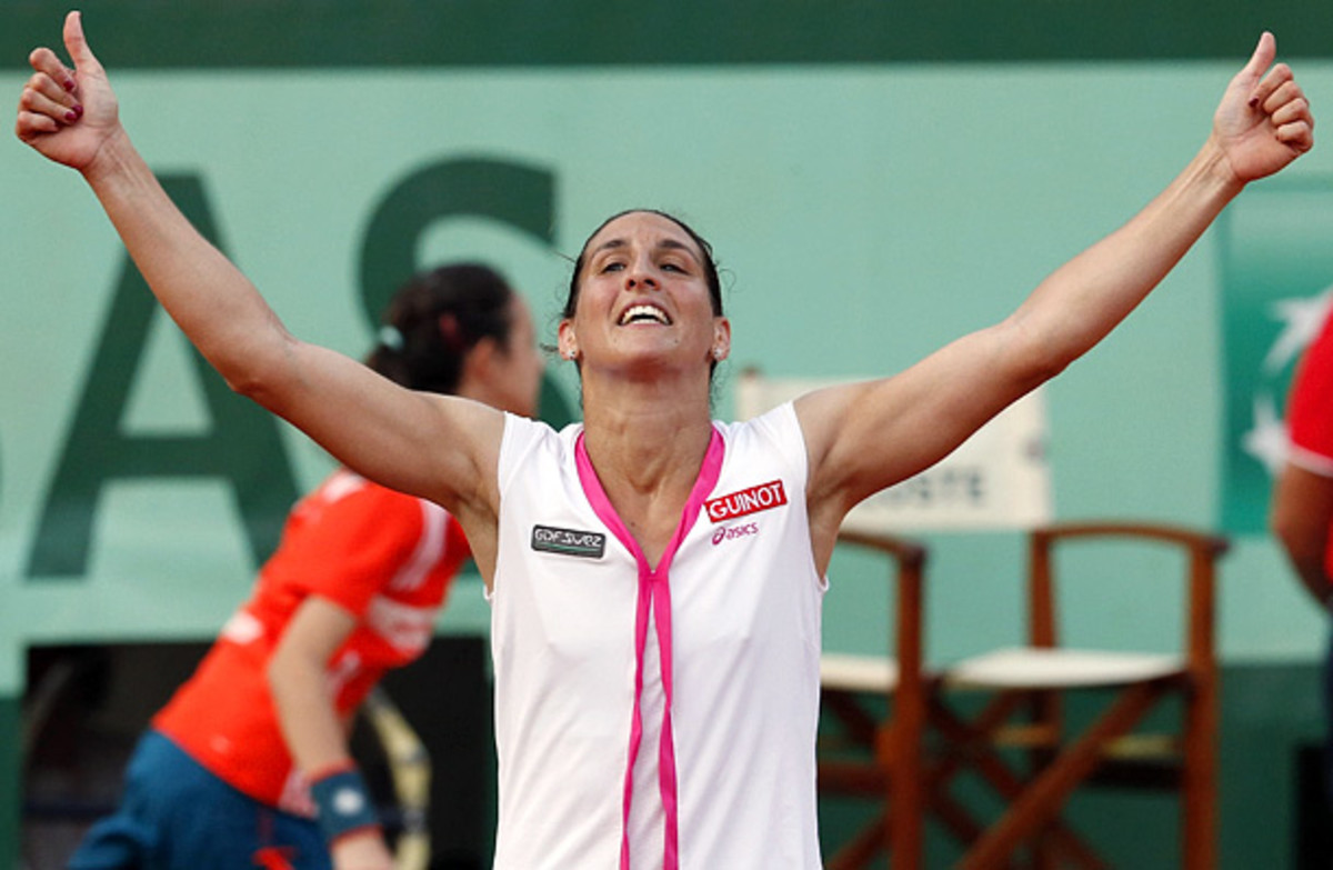 Serena Williams makes stunning exit in first round of French Open ...