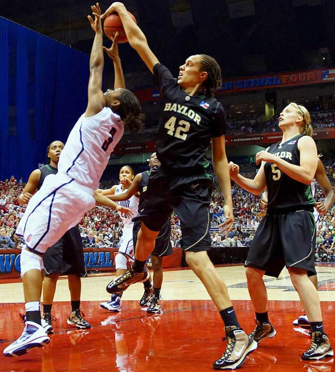 Brittney Griner Dunk On Brandon Knight