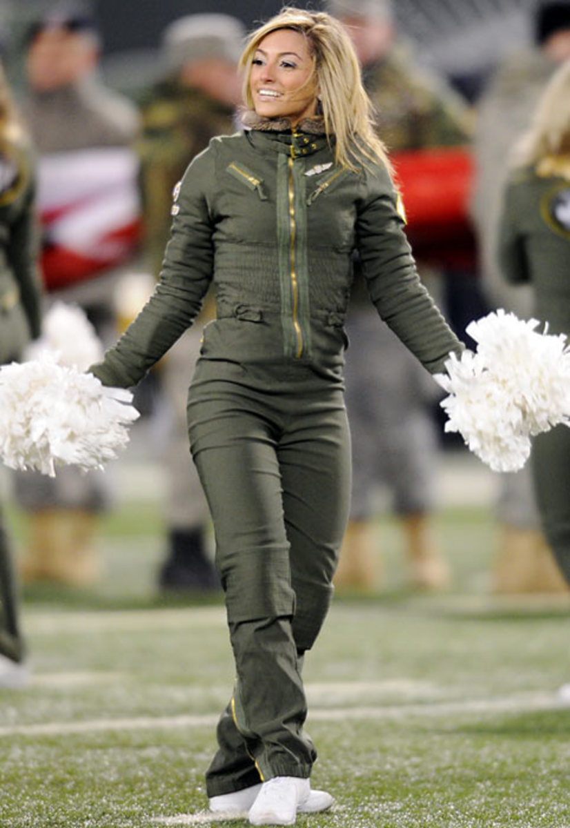 NFL Cheerleaders: Week 17 - Sports Illustrated