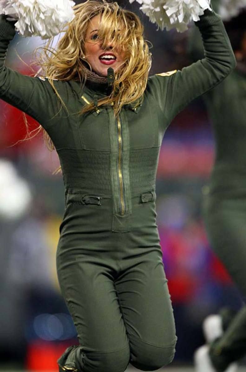 NFL Cheerleaders: Week 17 - Sports Illustrated