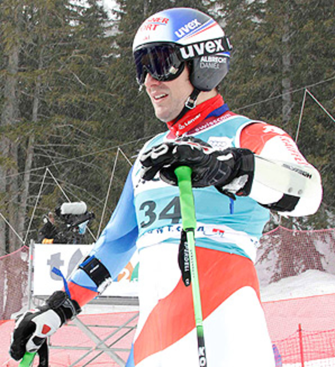 Daniel Albrecht undergoes knee surgery after crashing during a training ...