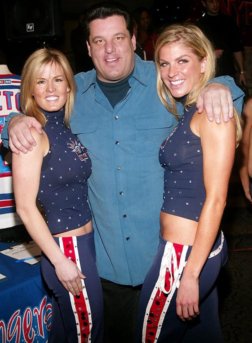 Celebrities Posing With Cheerleaders - Sports Illustrated