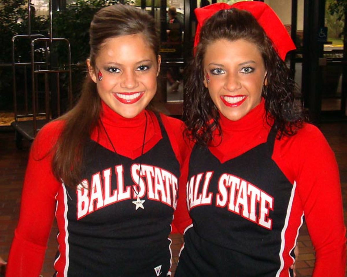 Cheerleader of the Week - Sports Illustrated