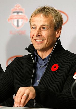 Raphael Honigstein: Philipp Lahm tackles Jurgen Klinsmann's flaws ...