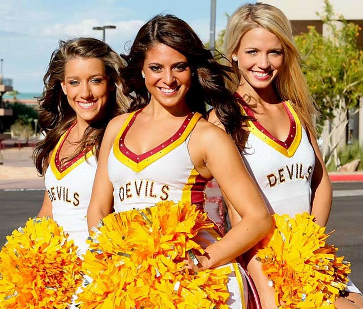 Cheerleader of the Week - Sports Illustrated