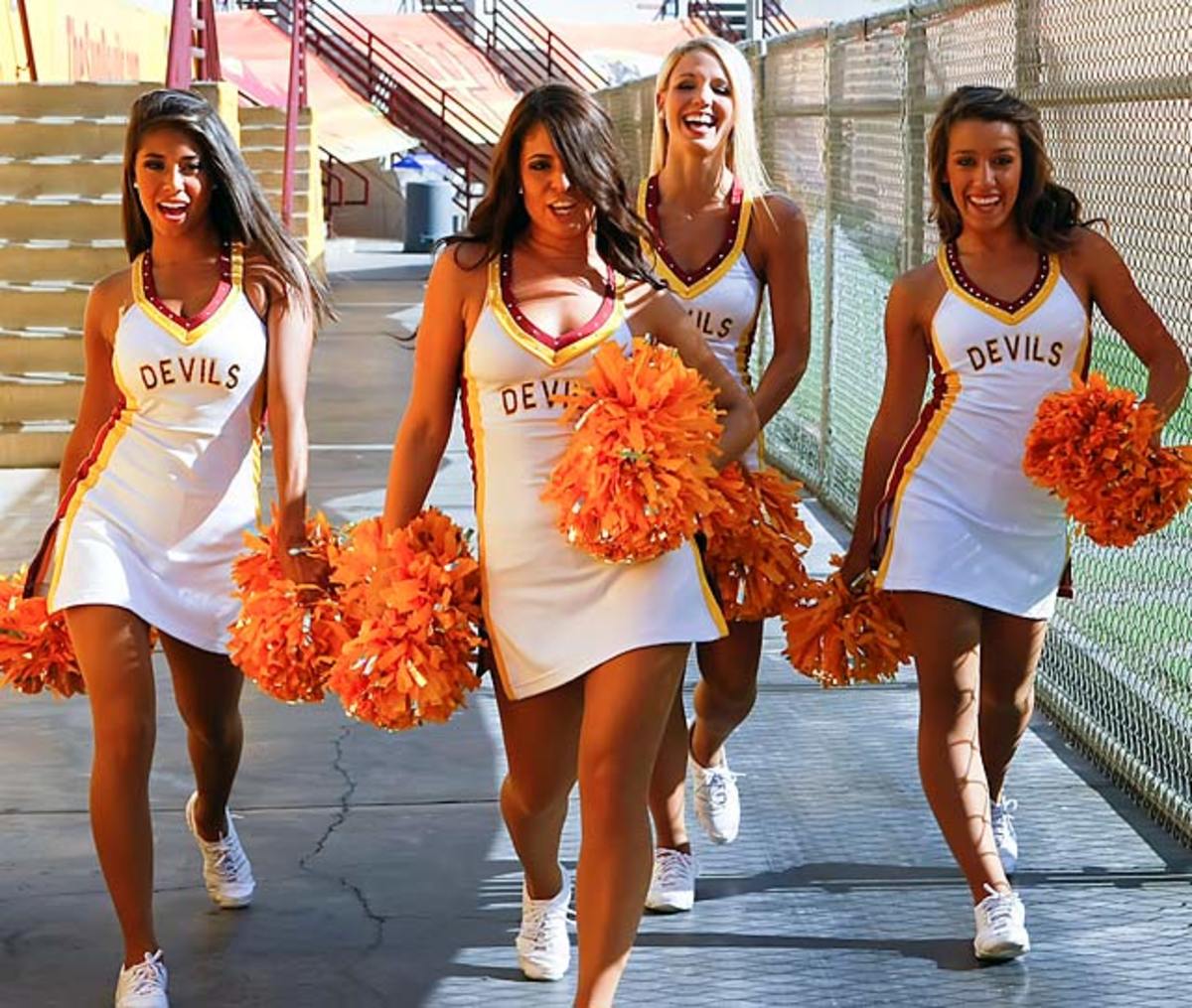 Cheerleader of the Week - Sports Illustrated