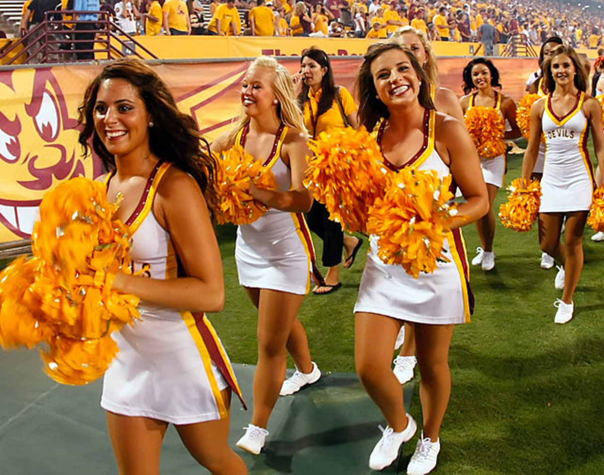 Cheerleader of the Week - Sports Illustrated