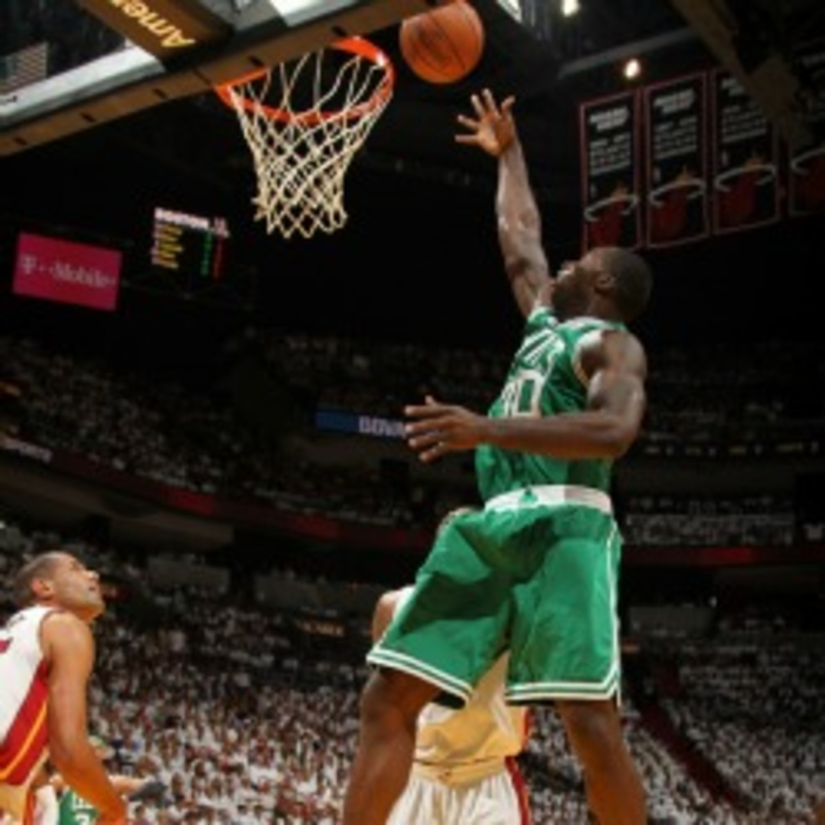 Celtics, Brandon Bass reach three-year deal - Sports Illustrated