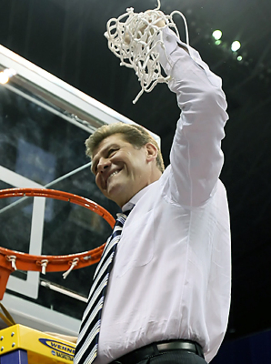 Richard Deitsch: After terrible first half, Auriemma's Huskies achieve ...