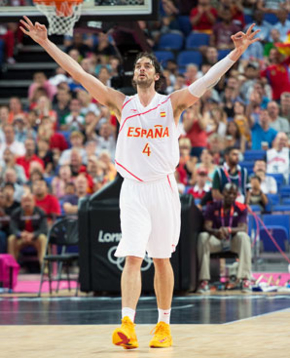 Ian Thomsen: Excited to stay with Lakers, Pau Gasol leads Spain past ...