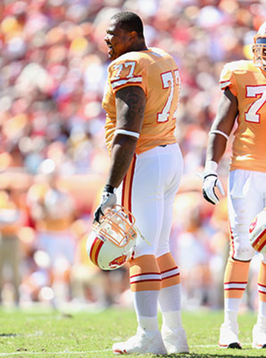 Buccaneers place All-Pro guard Nicks (toe) on IR - Sports Illustrated