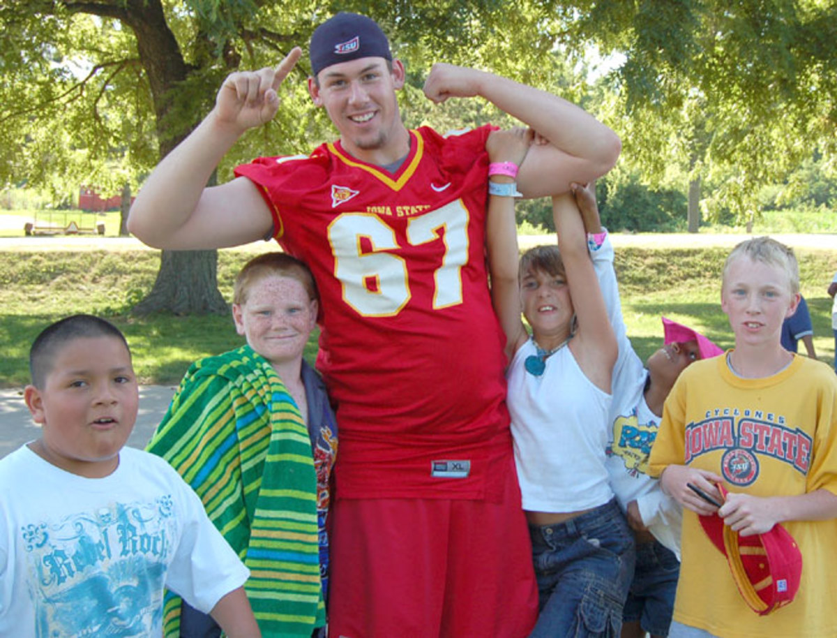 College Football Bonding - Sports Illustrated