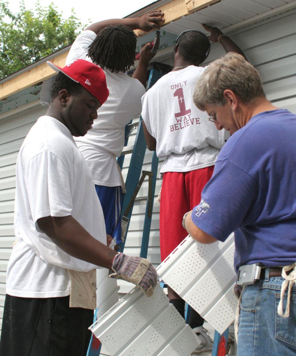 College Football Bonding - Sports Illustrated