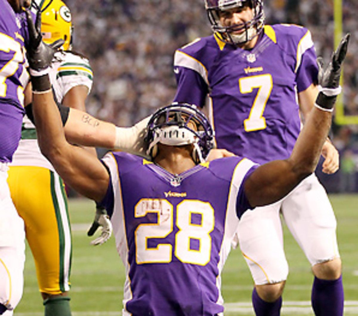 Adrian Peterson breaks 2,000 yards, not Eric Dickerson's mark - Sports ...