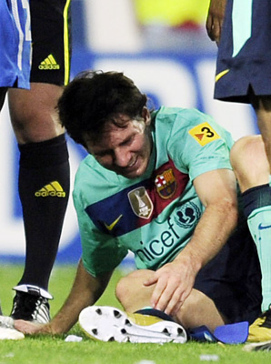 Sid Lowe: Messi's injury starts war of words - Sports Illustrated
