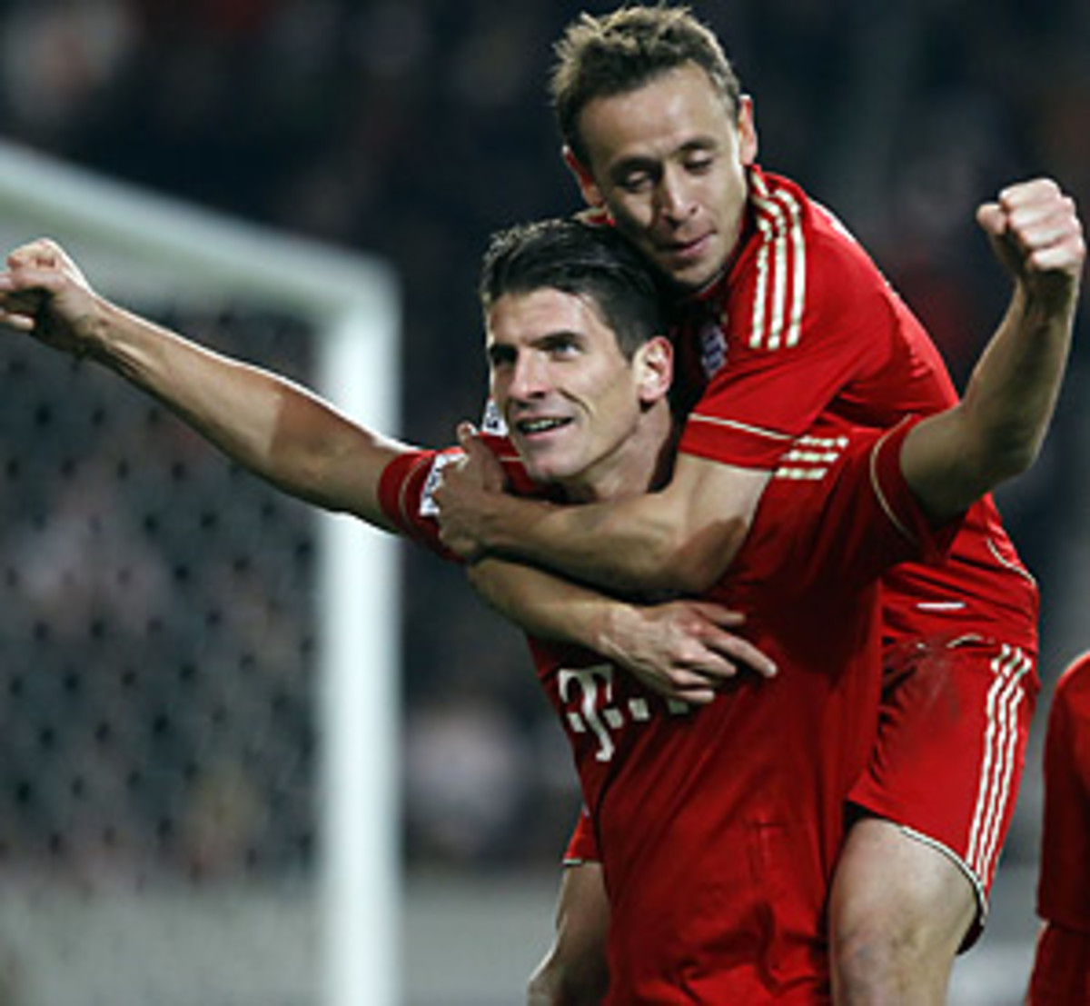 Raphael Honigstein: Gomez becomes key for Bayern after improving his ...