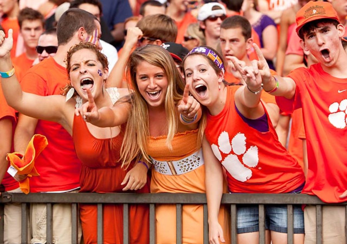 College Superfans: Week 4 - Sports Illustrated