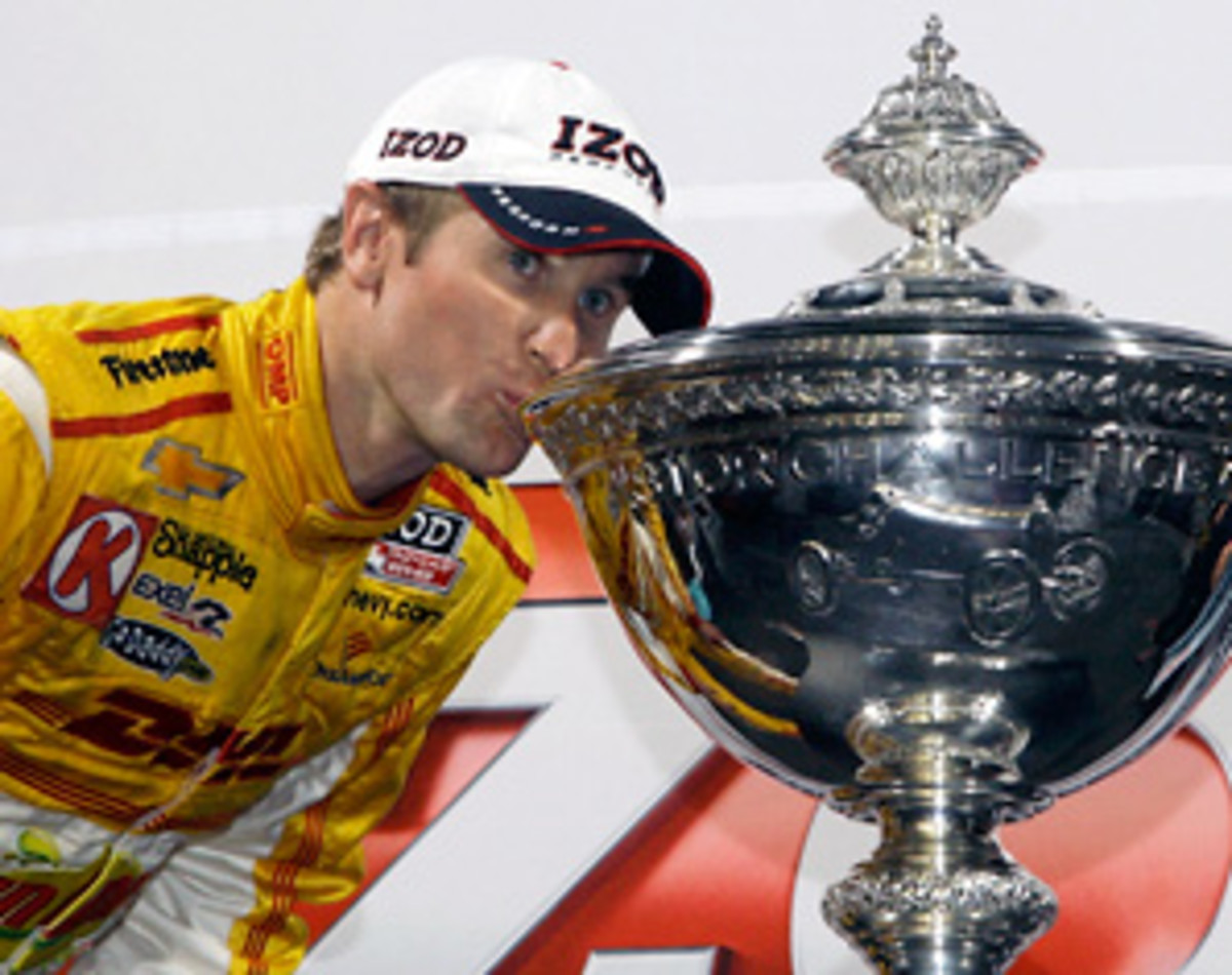 Hunter-Reay collects $1M bonus at IndyCar banquet - Sports Illustrated