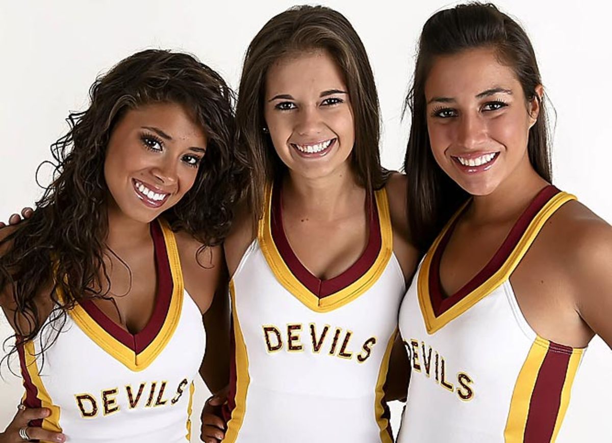 Cheerleader of the Week - Sports Illustrated