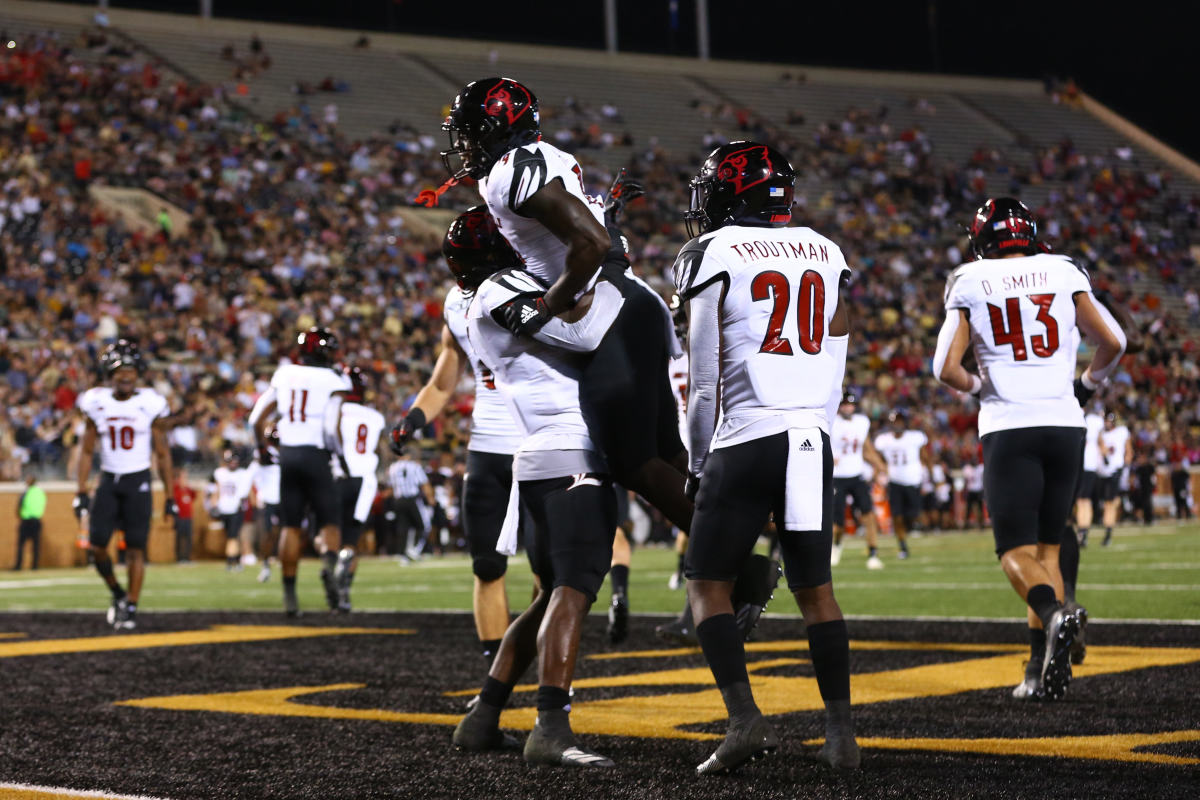 Adonis Boone prepares at left tackle for Louisville's bowl game ...