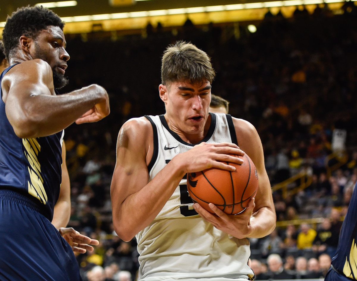 Men's Basketball Breakdown: Iowa vs. Cal Poly - Sports Illustrated Iowa ...