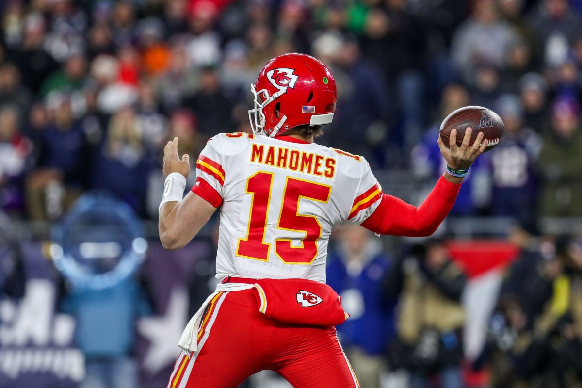 Patrick Mahomes Suffers Bruise, but No Break in Right Hand - Sports ...