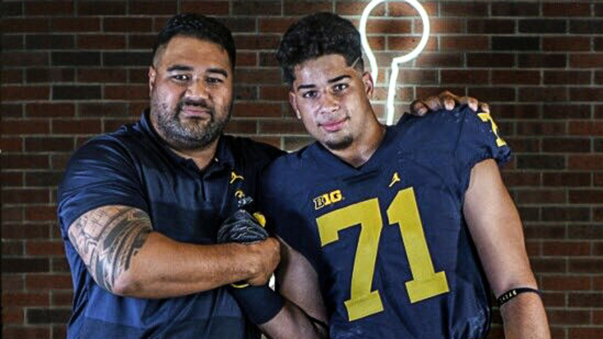 Freshmen Faces: Aaron Lewis - Sports Illustrated Michigan Wolverines ...