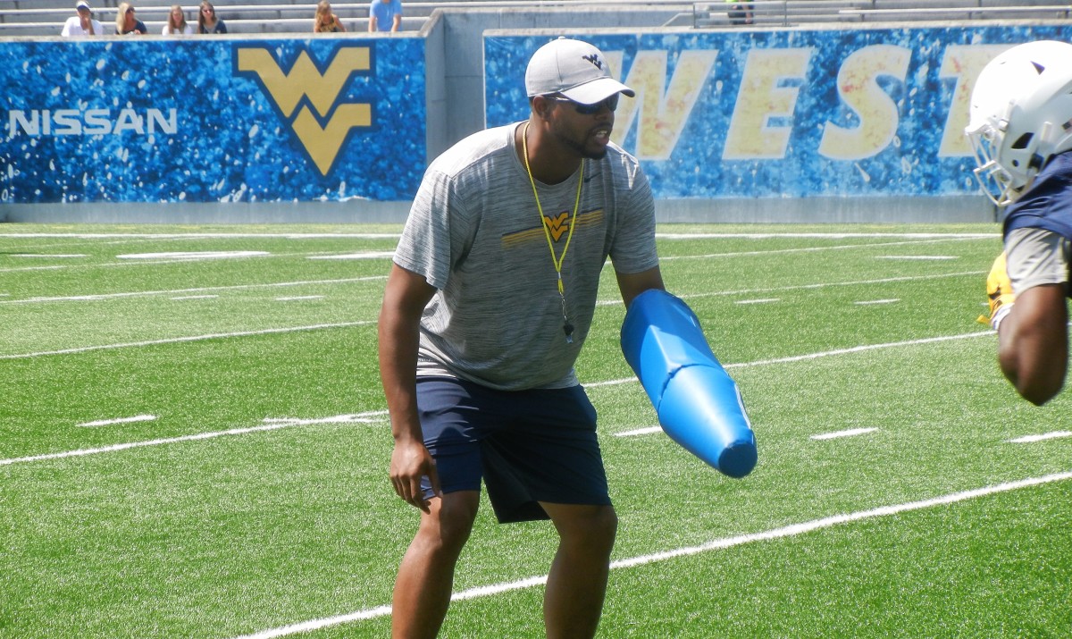 WR Coach Xavier Dye Headed to South Florida - Sports Illustrated West ...