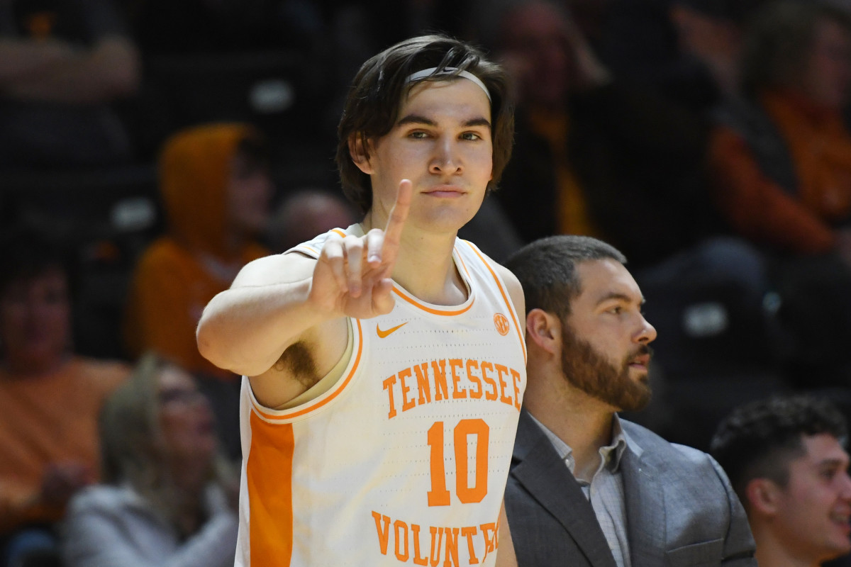 Live Updates: Wisconsin Badgers (6-5) at Tennessee Volunteers (8-3 ...
