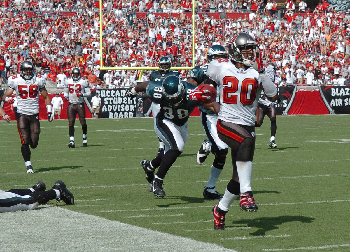 Hall of Fame Misses the Mark on Rondé Barber (Again) - Tampa Bay ...