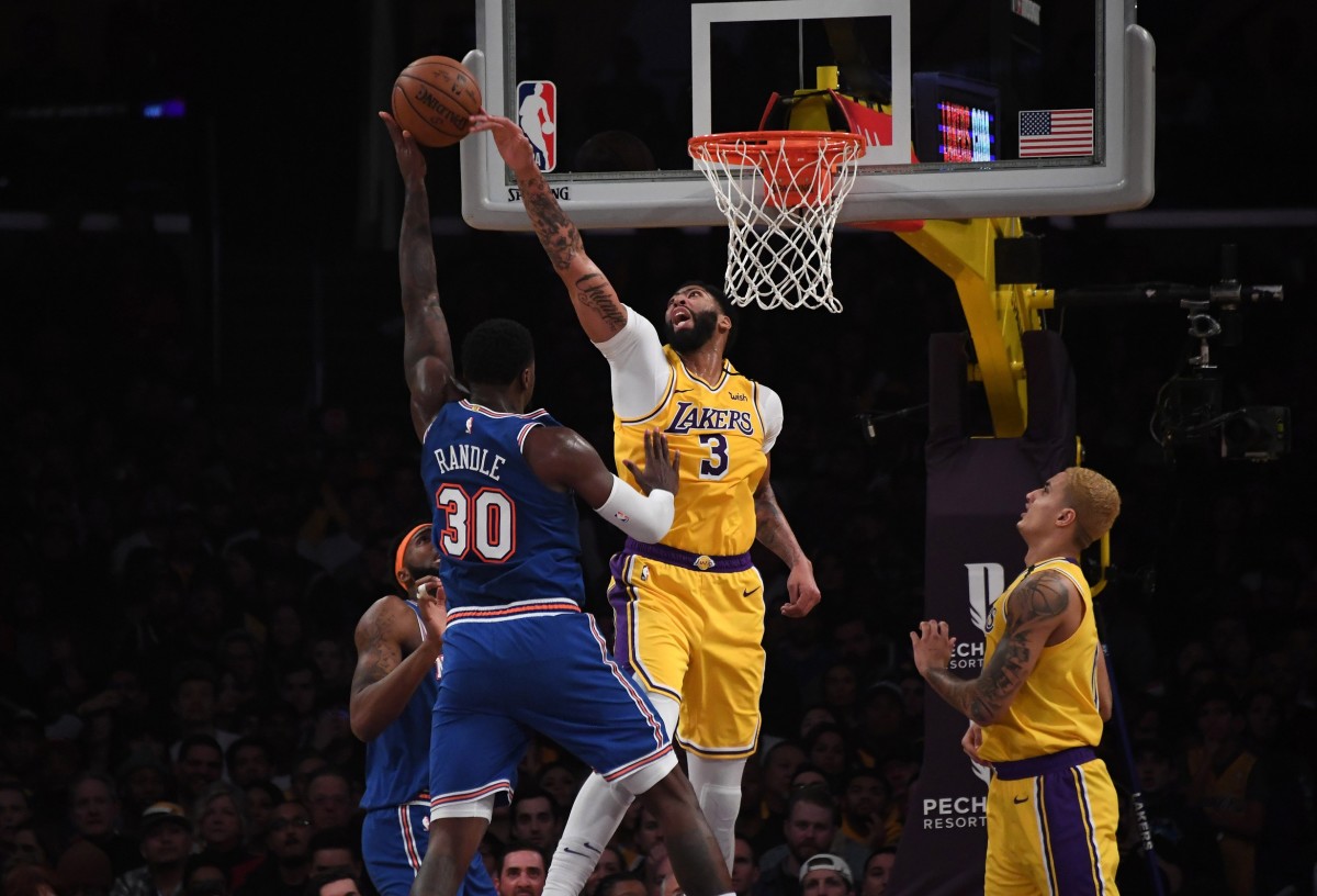 Anthony Davis has a gluteus maximus contusion - All Lakers | News ...