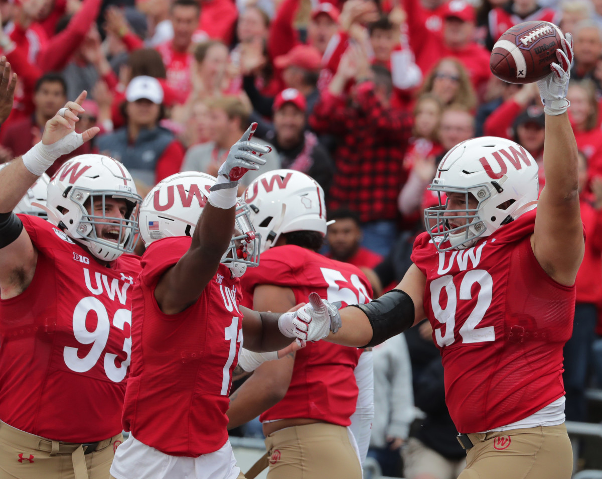 Wisconsin football: 2019 defensive line review - Sports Illustrated ...