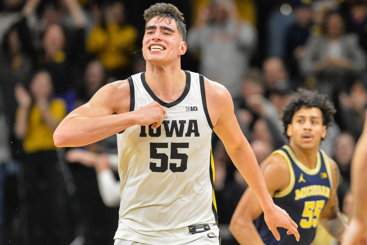 An Exhausting Win For Hawkeyes Over Michigan - Sports Illustrated Iowa ...