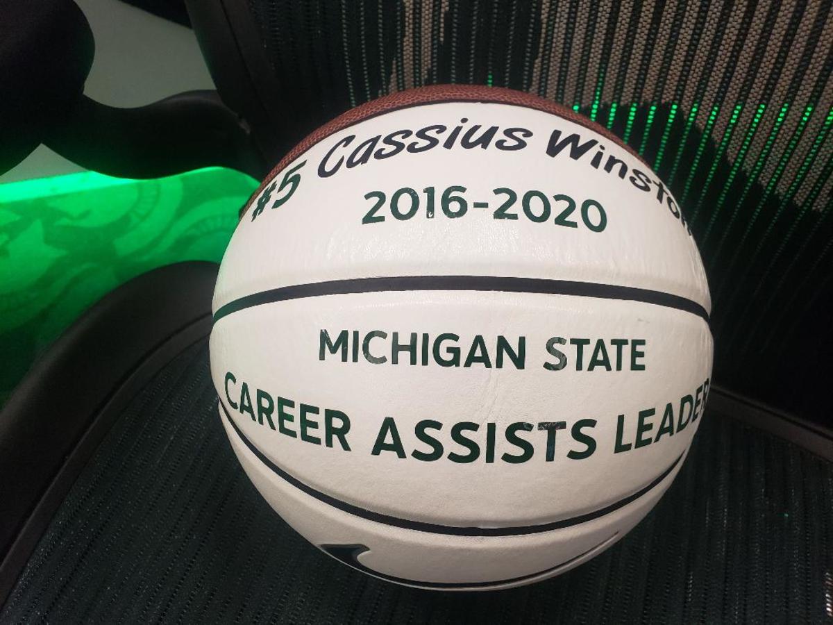 #14 Spartan Take Out Wisconsin 67-55 On Cassius Winston Magical Night ...