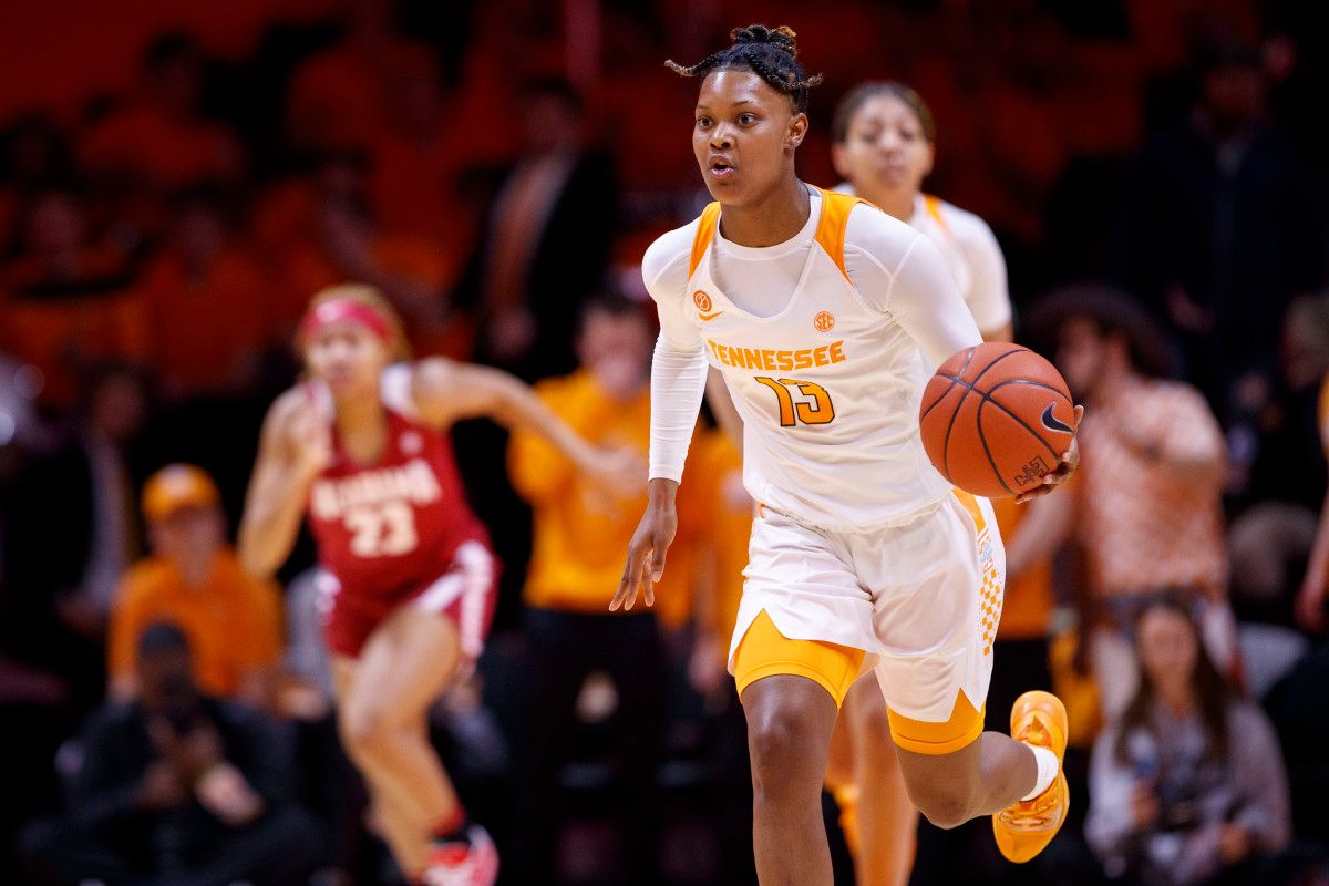 Davis' Heroics Give Lady Vols Edge Over Alabama, Harper Gets 300th Win ...