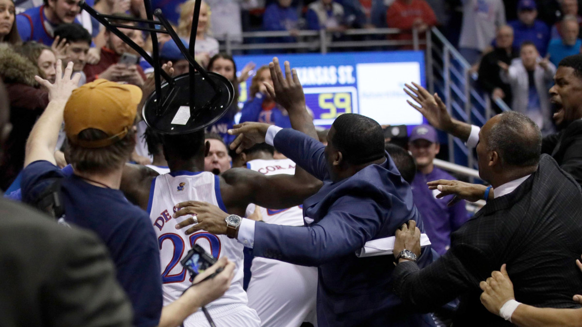 Kansas, Kansas State brawl at end of Jayhawks' win - Sports Illustrated