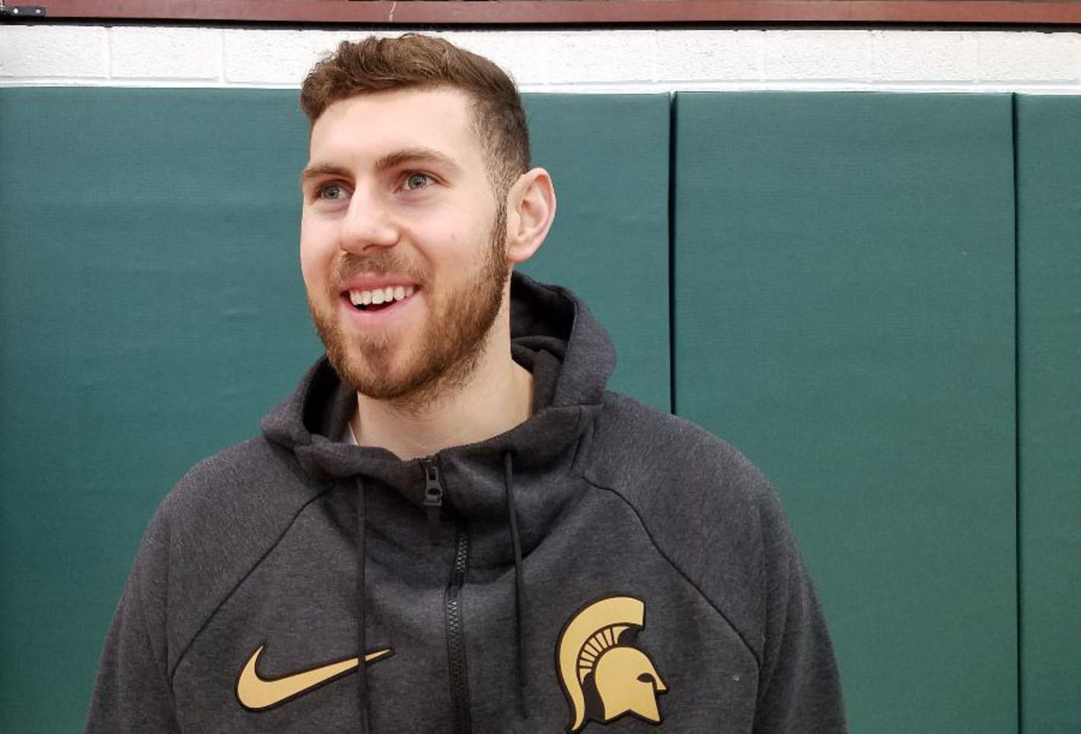 MOMENTS AGO: Michigan State’s Ben Carter Pre-Practice! - Sports ...