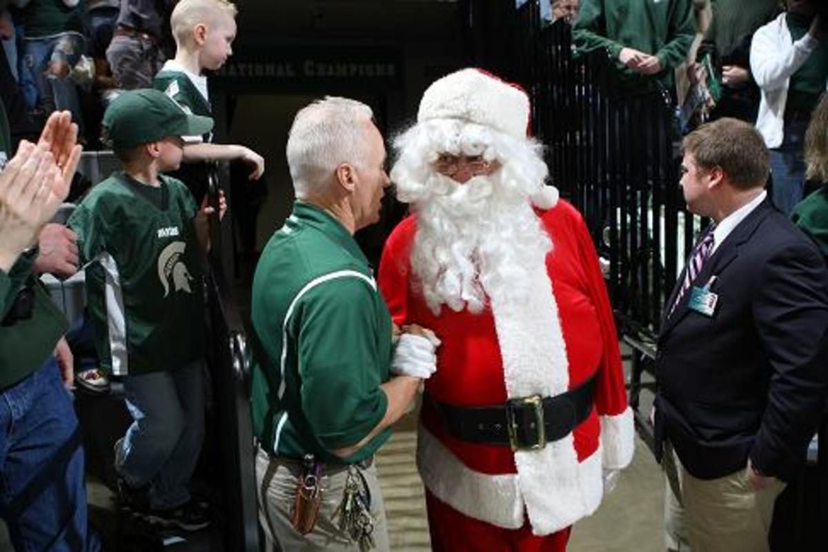 Tired Spartans Take Care of IPFW with Santa Hollis in the House ...