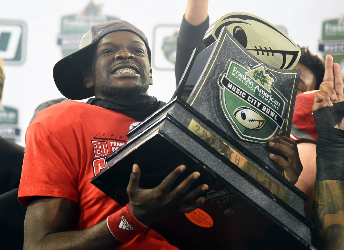 Three Cards Named to 2020 Maxwell Award Watch List - Sports Illustrated ...